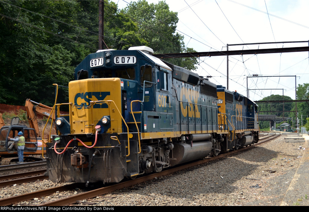 CSX GP40-2 leads C770-10